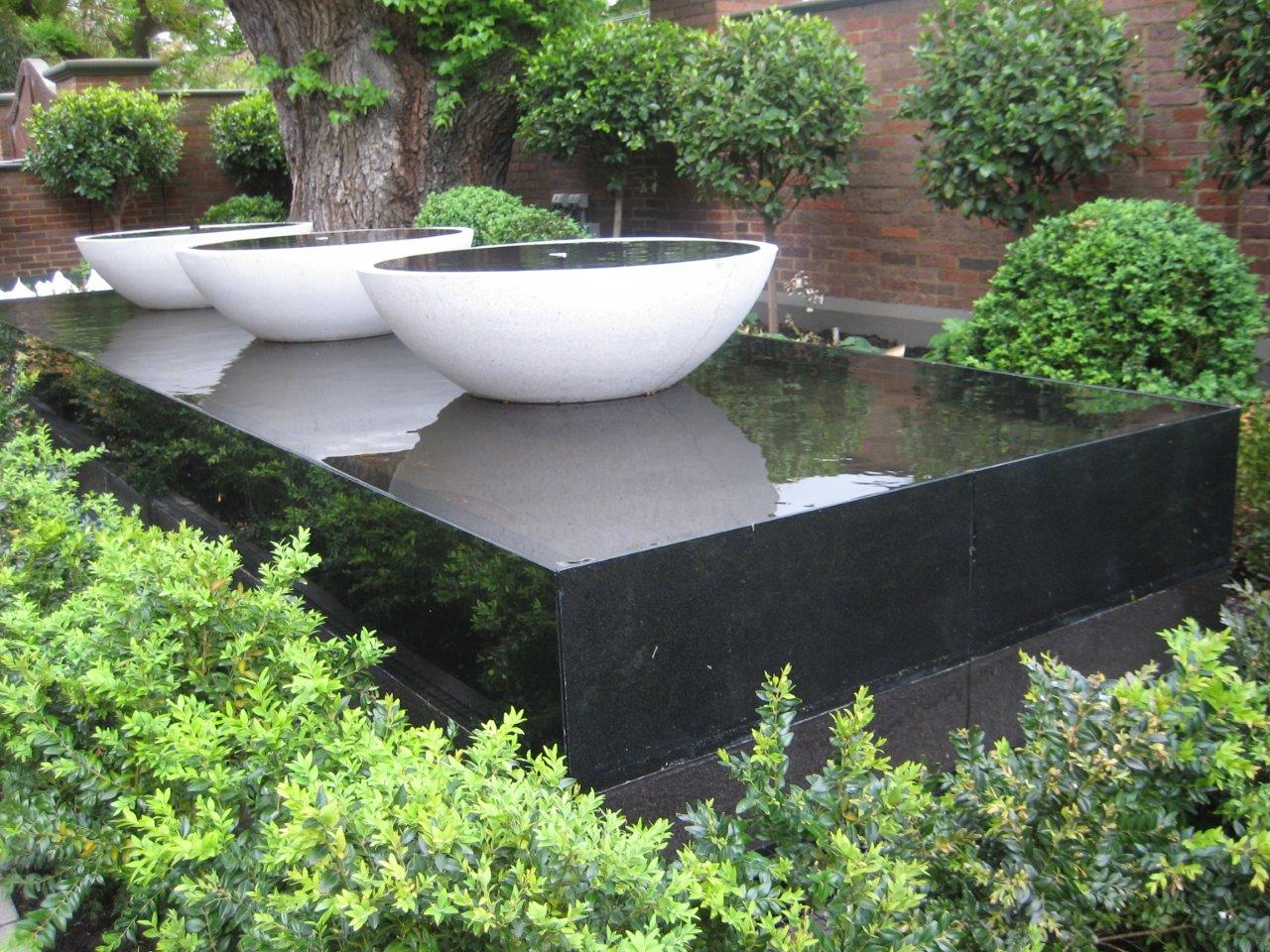 Floating bowl water feature: How we did it - Ian Barker Gardens